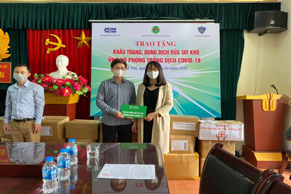 Ona Global trao tận nơi 1000 nước rửa tay khô tại các điểm cách ly trên ...